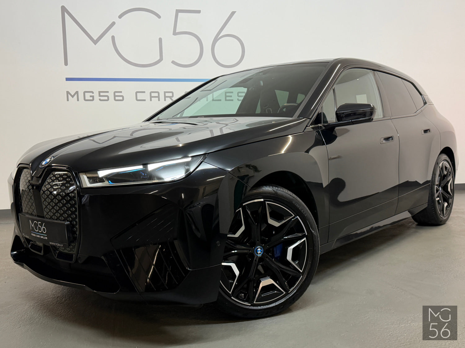 BMW iX 40 x-Drive M-Sport Package Black Soft Close – MG56
